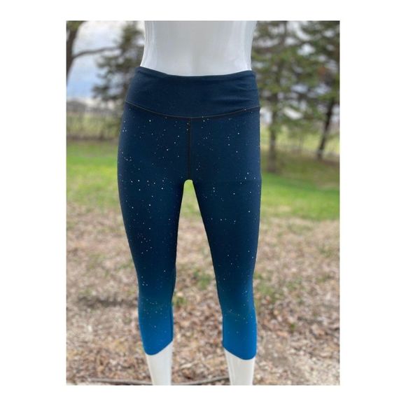 Fabletics | Pants & Jumpsuits | Fabletics Cropleggingsombre Starry ...